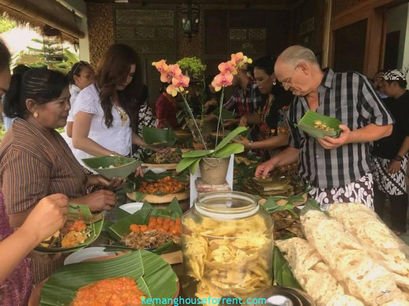 What is a Warung? A Deep Dive into Indonesian Culture