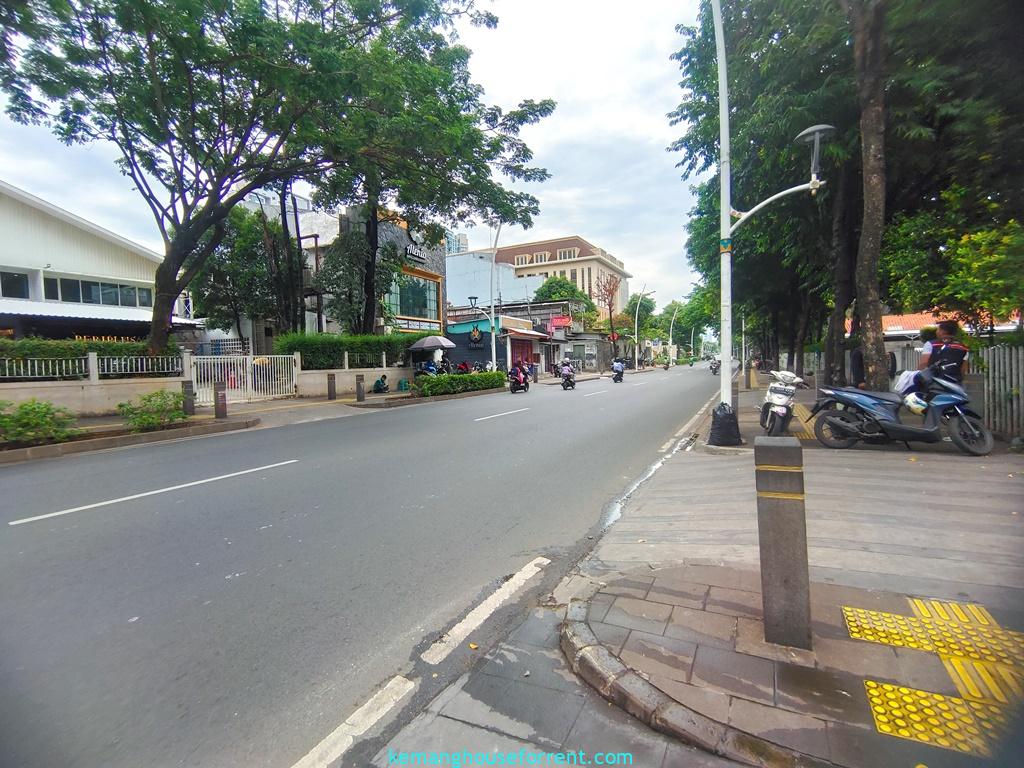 Gedung Komersial 3 lantai di Kemang Raya | Harga Nego!